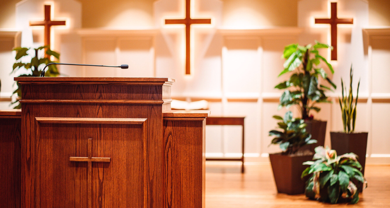 Choosing a Funeral Officiant: Roles and Responsibilities – Celebrate ...